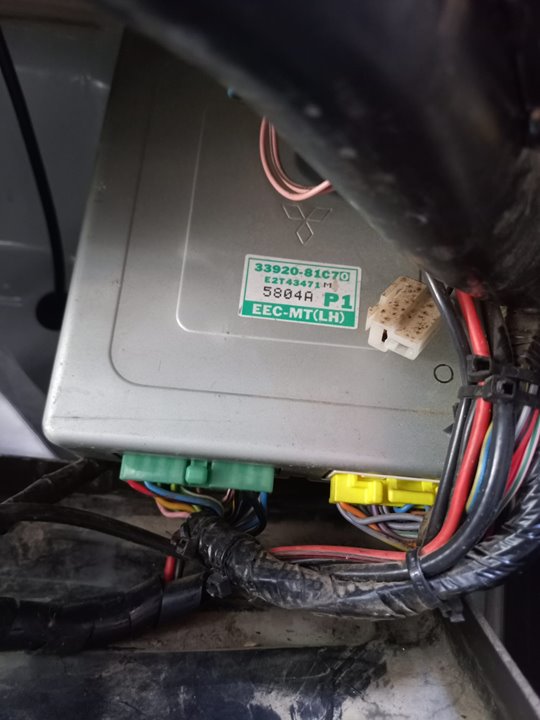 Engine control unit (ECU) SUZUKI SAMURAI Closed Off-Road Vehicle (SJ ...