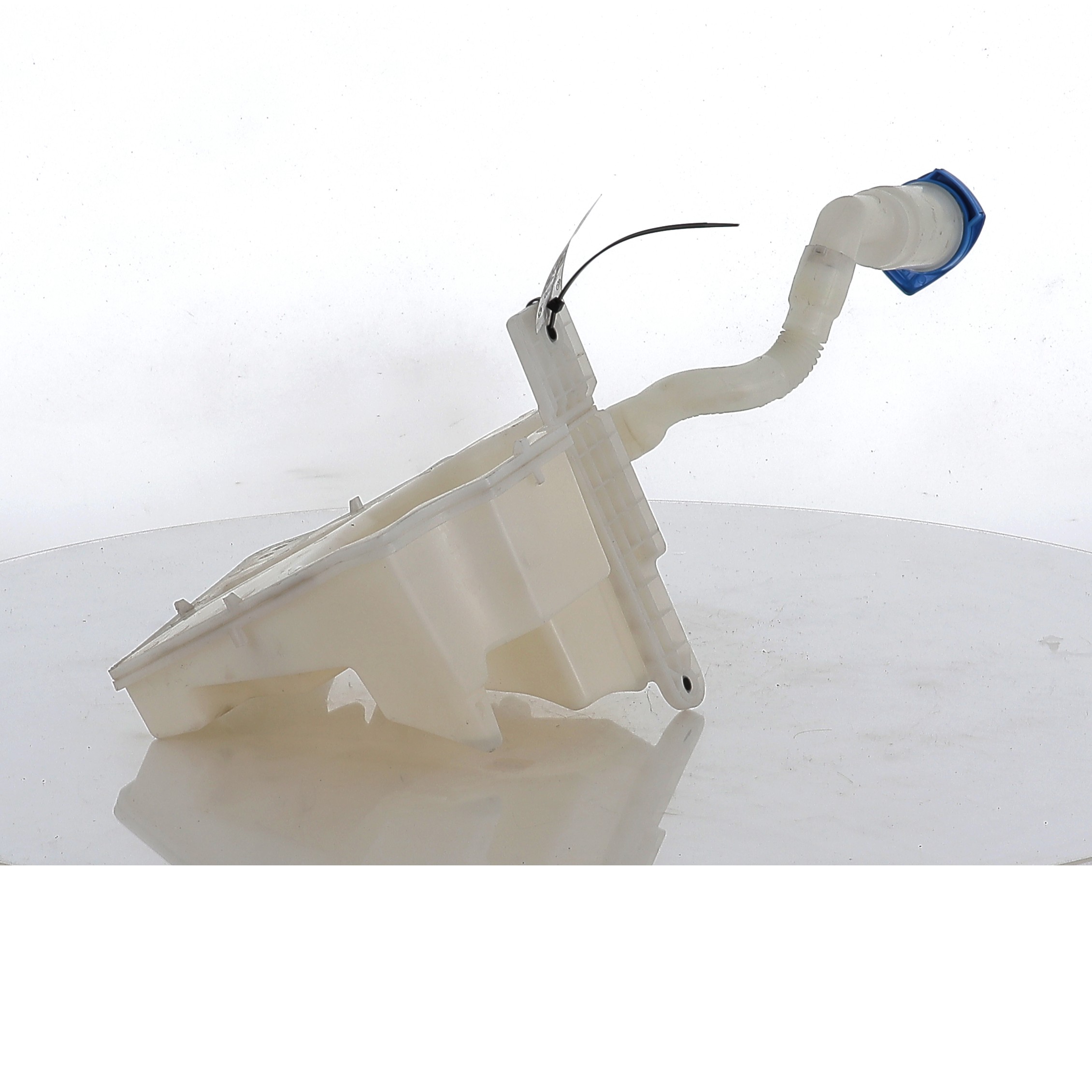 Windscreen washer tank VW POLO V (6R1, 6C1) 1.2 TSI 16V 17553612 | B-Parts