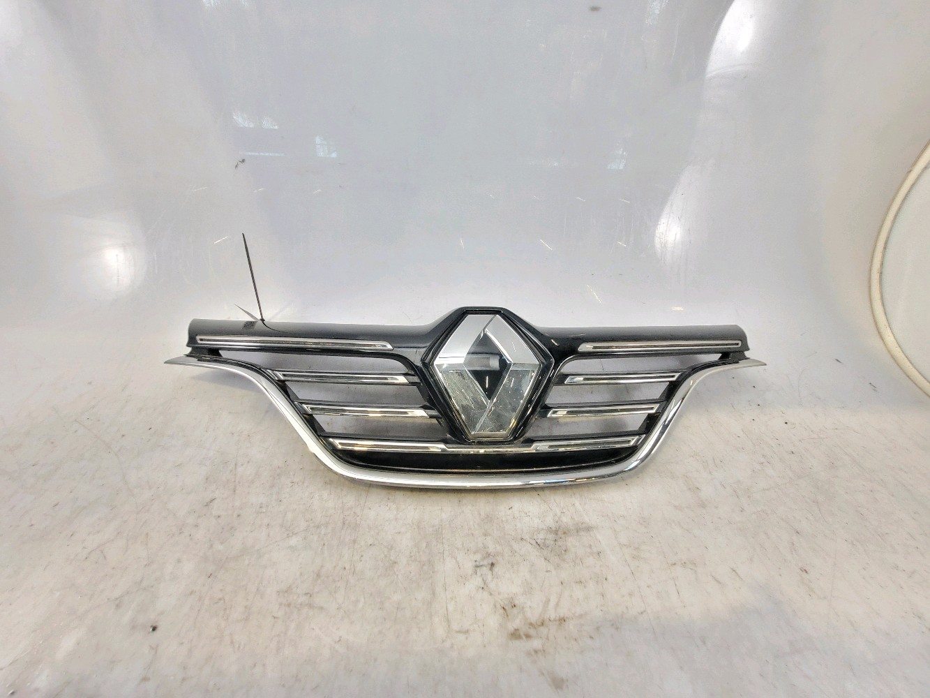 Front grille RENAULT MEGANE IV Hatchback (B9A/M/N_) 1.6 dCi 130 (B9A4 ...