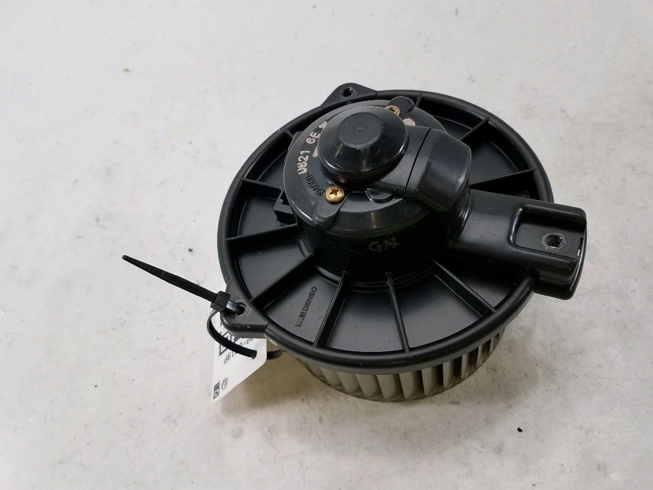 Heater blower motor TOYOTA YARIS (_P1_) 1.0 (SCP10_) 10556847 | B-Parts