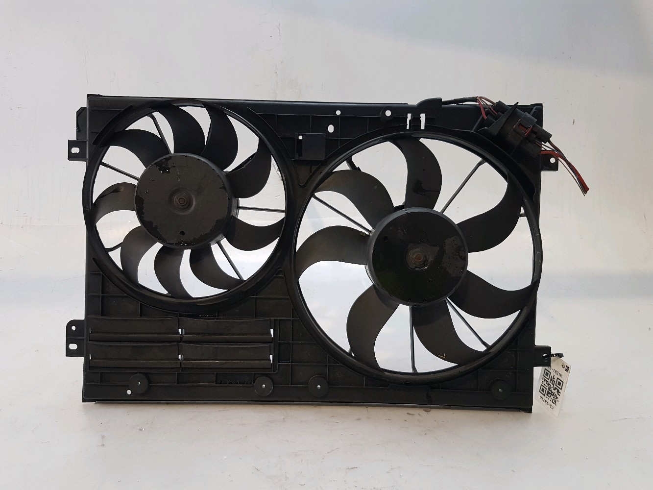 Radiator fan VW TOURAN (1T3) 2.0 TDI 11123971 | B-Parts