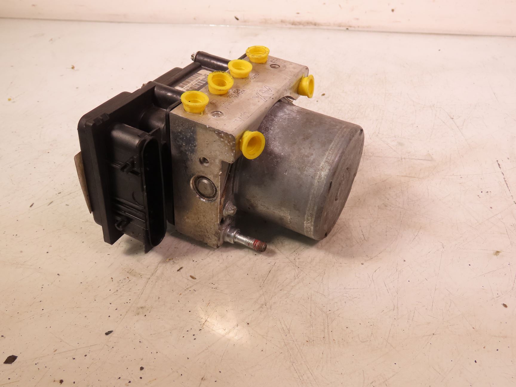 ABS pump TOYOTA AURIS (_E15_) 1.6 (ZRE151_, ZRE151R) 19319769 | B-Parts