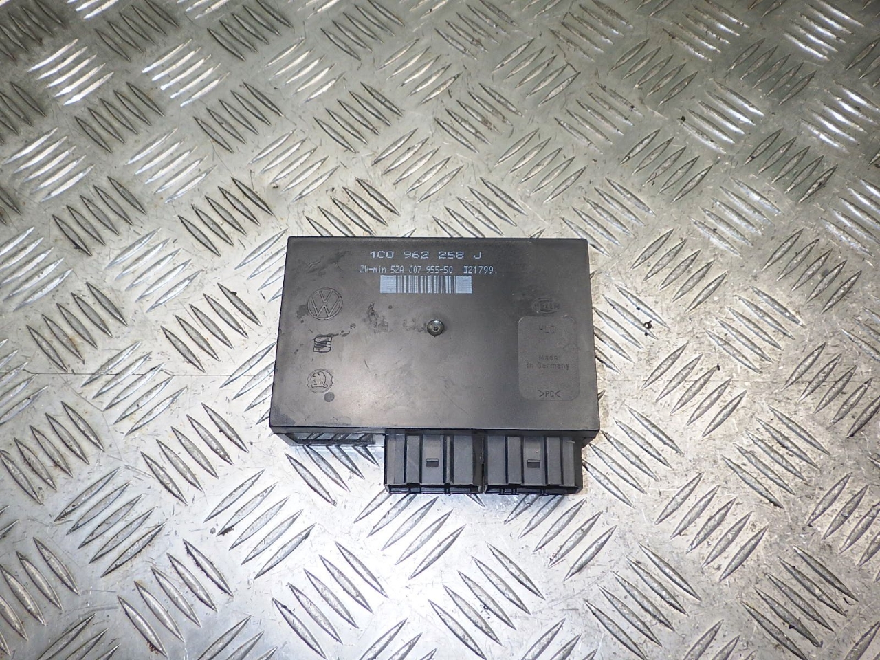 Control unit VW GOLF IV (1J1) 1.4 16V 1588372 | B-Parts