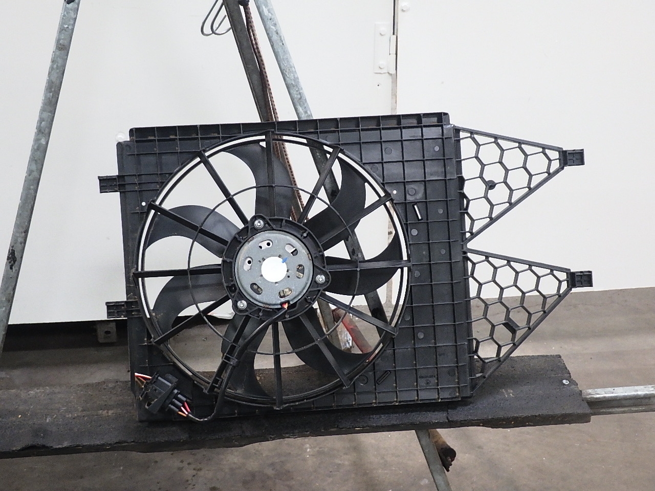 Radiator fan SEAT IBIZA IV (6J5, 6P1) 1.6 TDI 8103063 | B-Parts