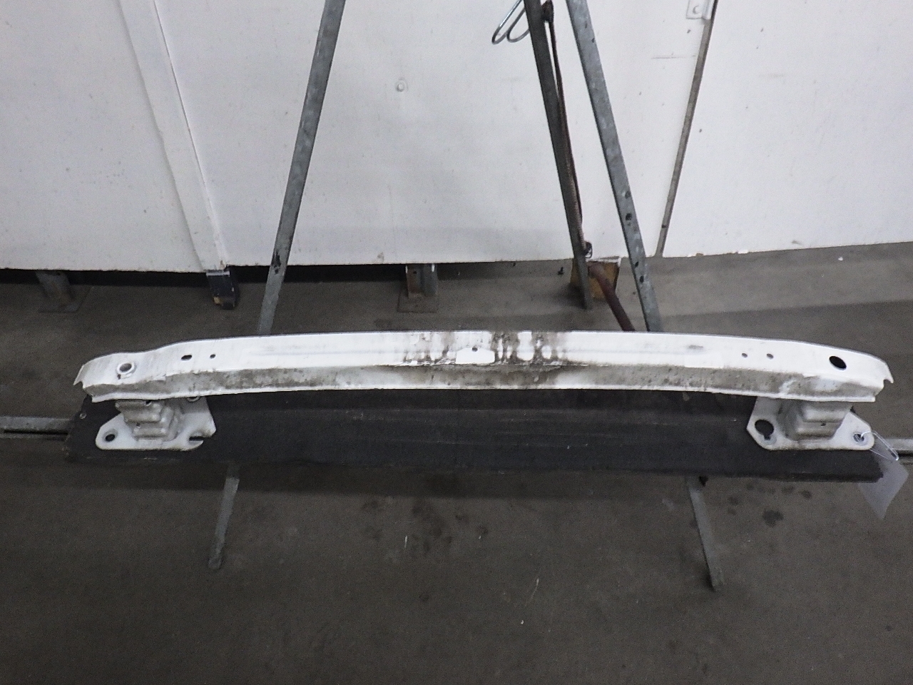 Rear bumper reinforcement PEUGEOT 208 I (CA_, CC_) 1.2 VTI 82 4913158 ...