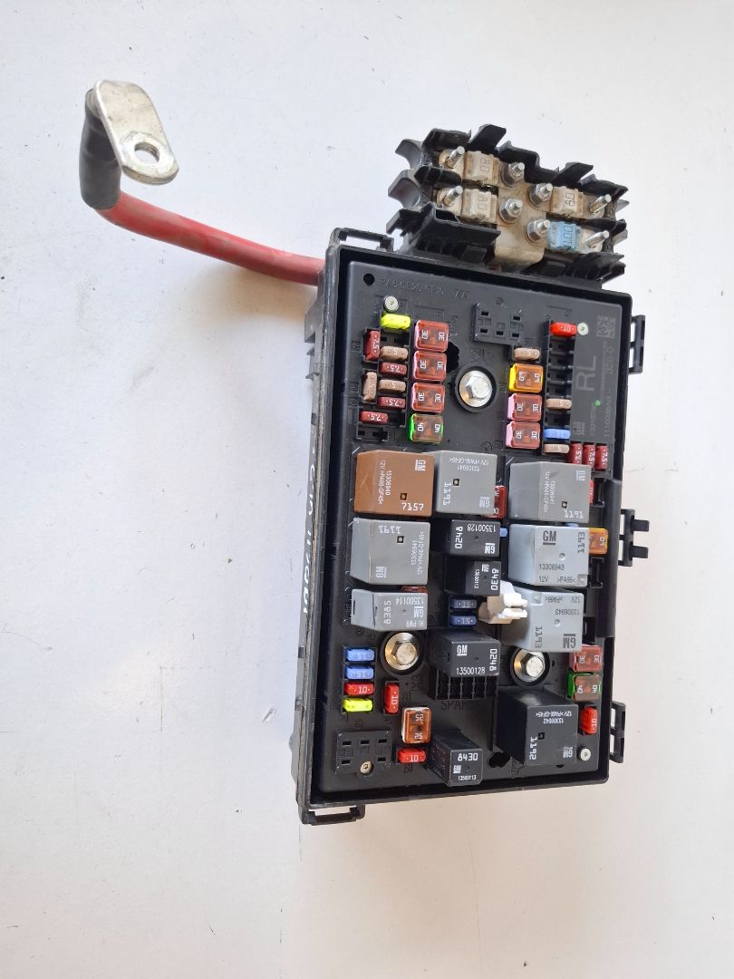 Fuse box OPEL ASTRA J (P10) 24296283 | B-Parts