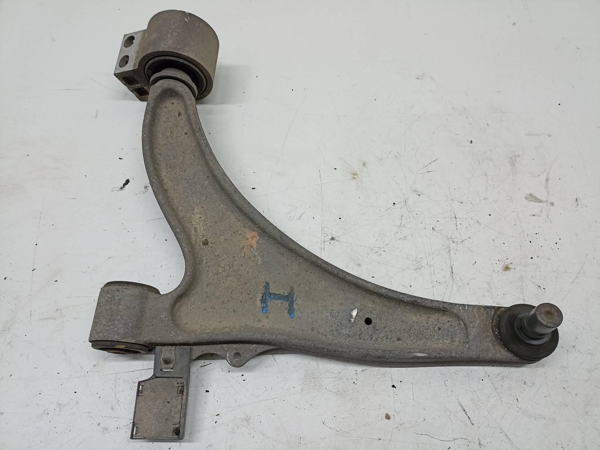 Left front suspension arm OPEL INSIGNIA A (G09) 9469059 | B-Parts