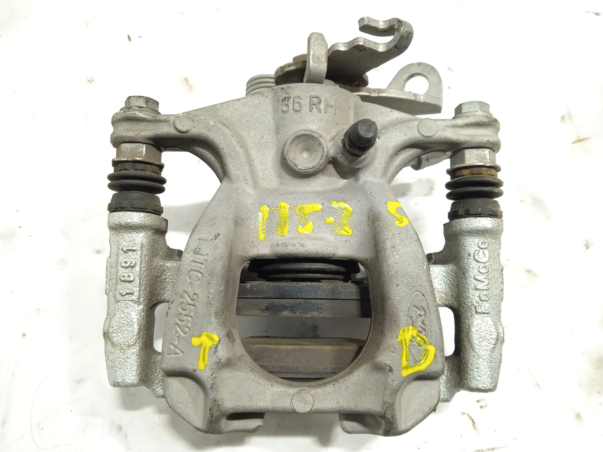 Right rear brake caliper FORD PUMA (J2K, CF7) 24470477 | B-Parts