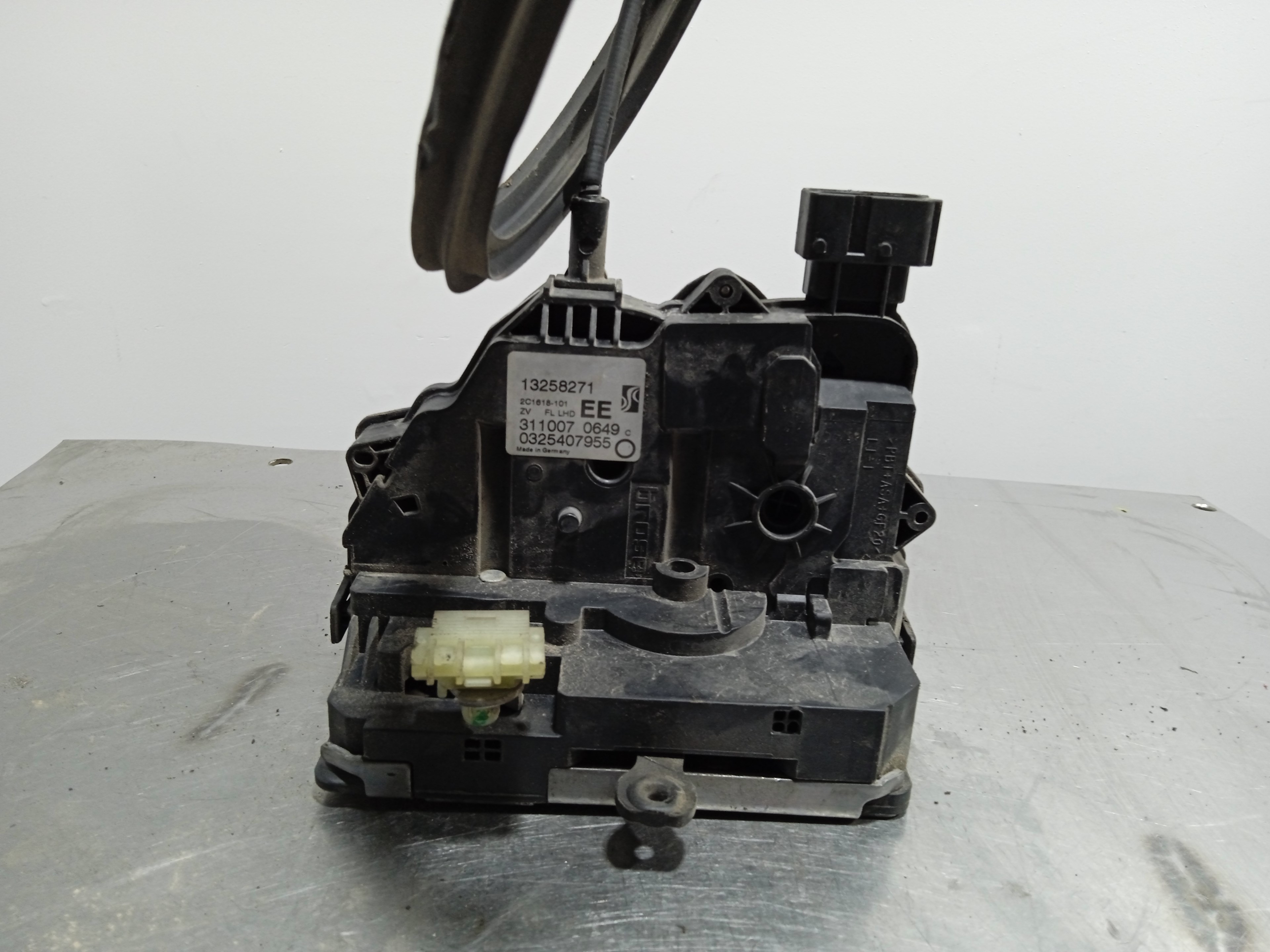 Fechadura frente esquerda OPEL CORSA D (S07) 9984397 | B-Parts