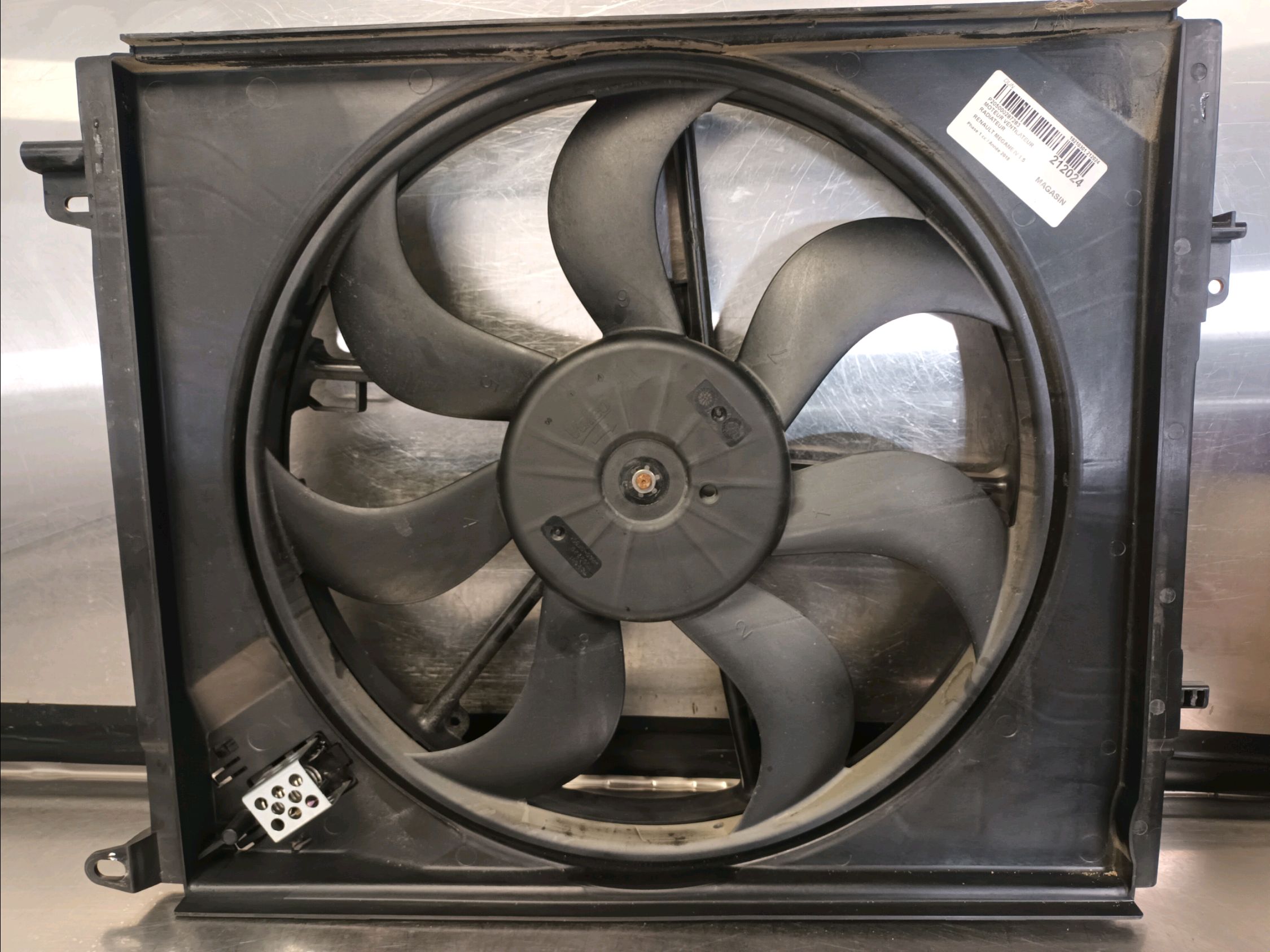 Radiator fan RENAULT MEGANE IV Hatchback (B9A/M/N_) 1.5 dCi 110 (B9A3 ...