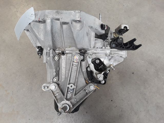 Manual gearbox DACIA SANDERO 1.5 dCi 9323164 | B-Parts