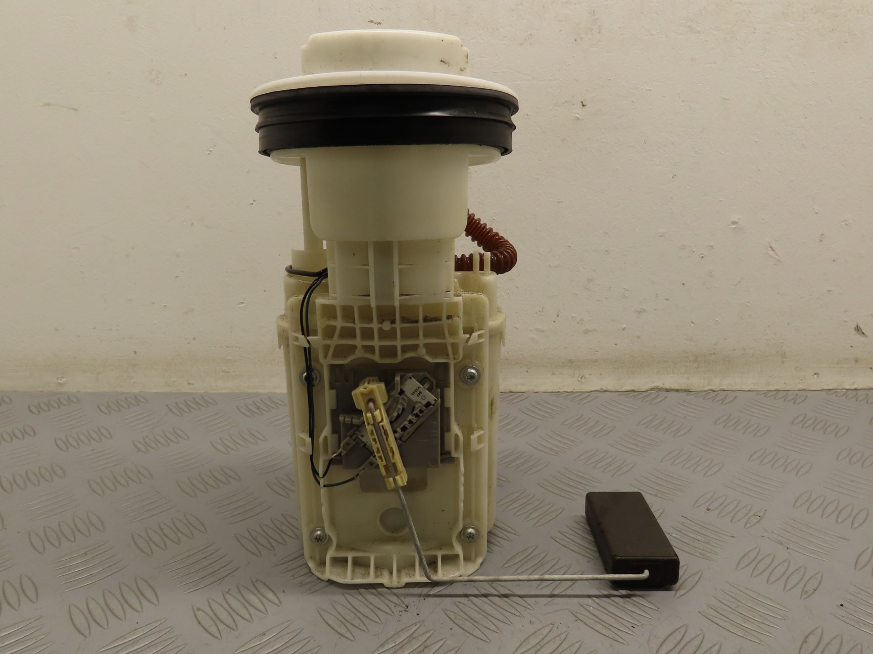 Fuel pump VW POLO (9N_, 9A_) 1.4 16V 17776337 | B-Parts