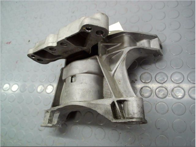 Engine mount PEUGEOT 308 II (LB_, LP_, LW_, LH_, L3_) 1.6 BlueHDi 120 ...