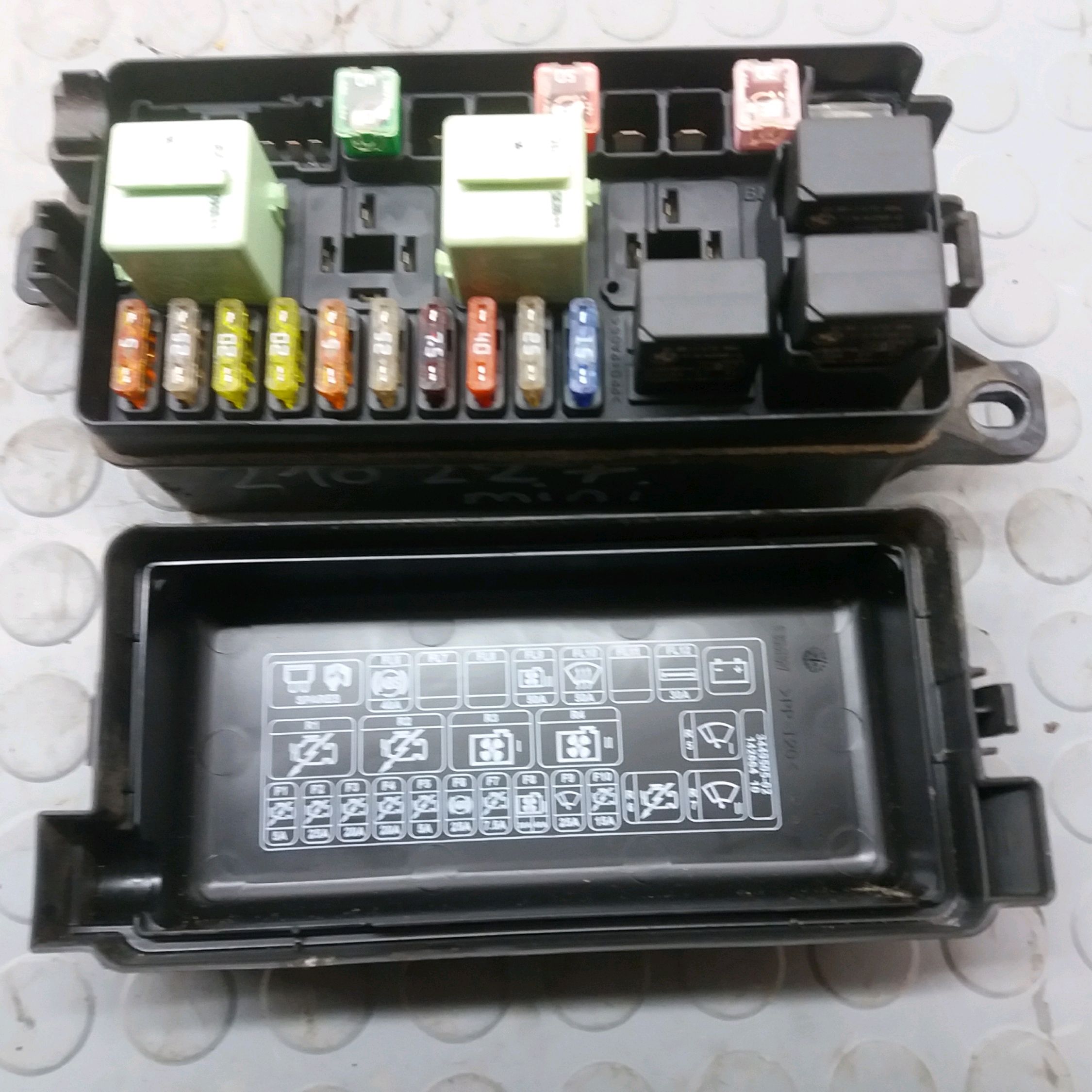 Fuse box MINI MINI (R56) One 9387118 | B-Parts