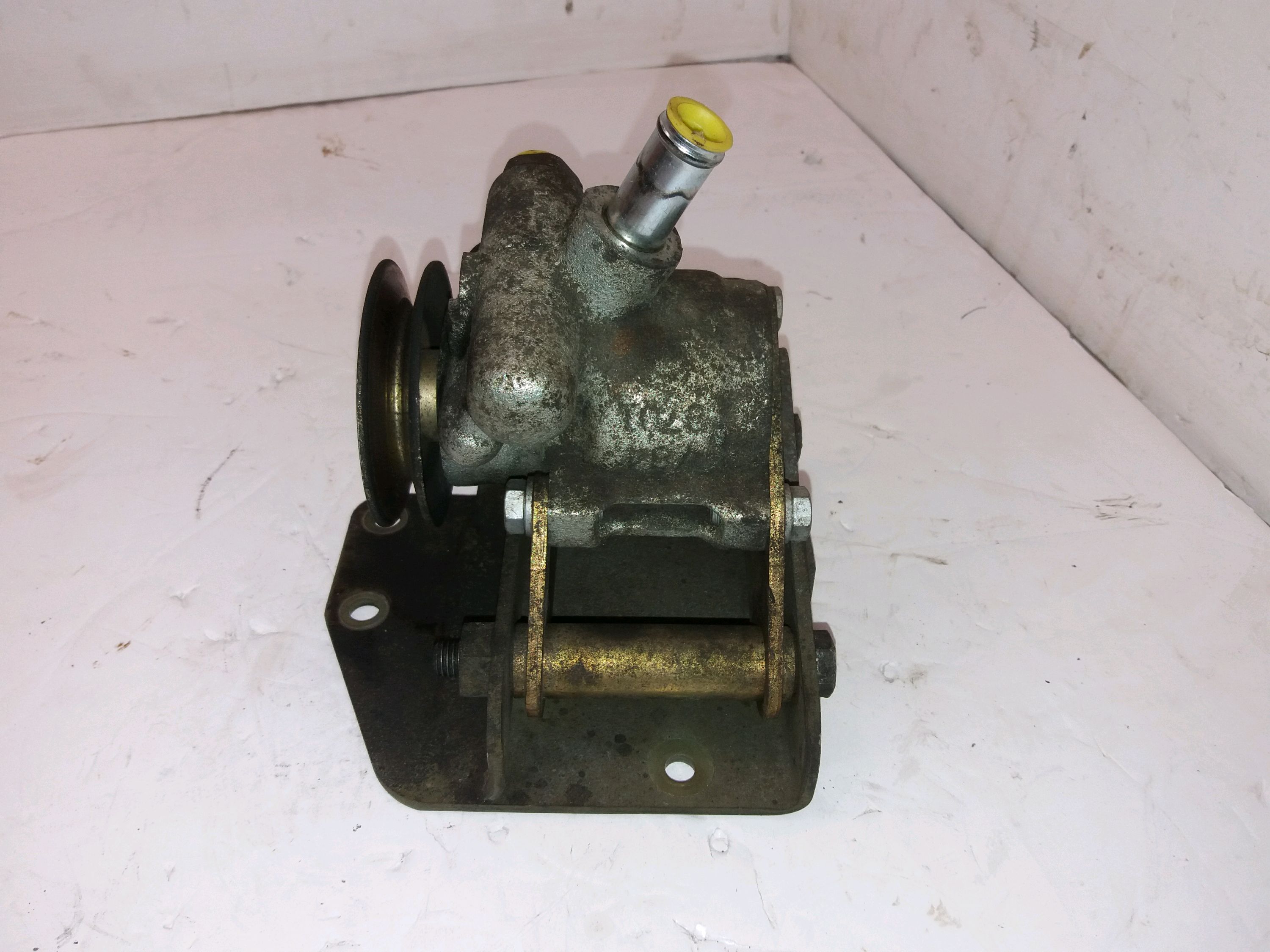 Pompe de direction assistée PEUGEOT 205 II (20A/C) 1.7 Diesel 11796097 ...
