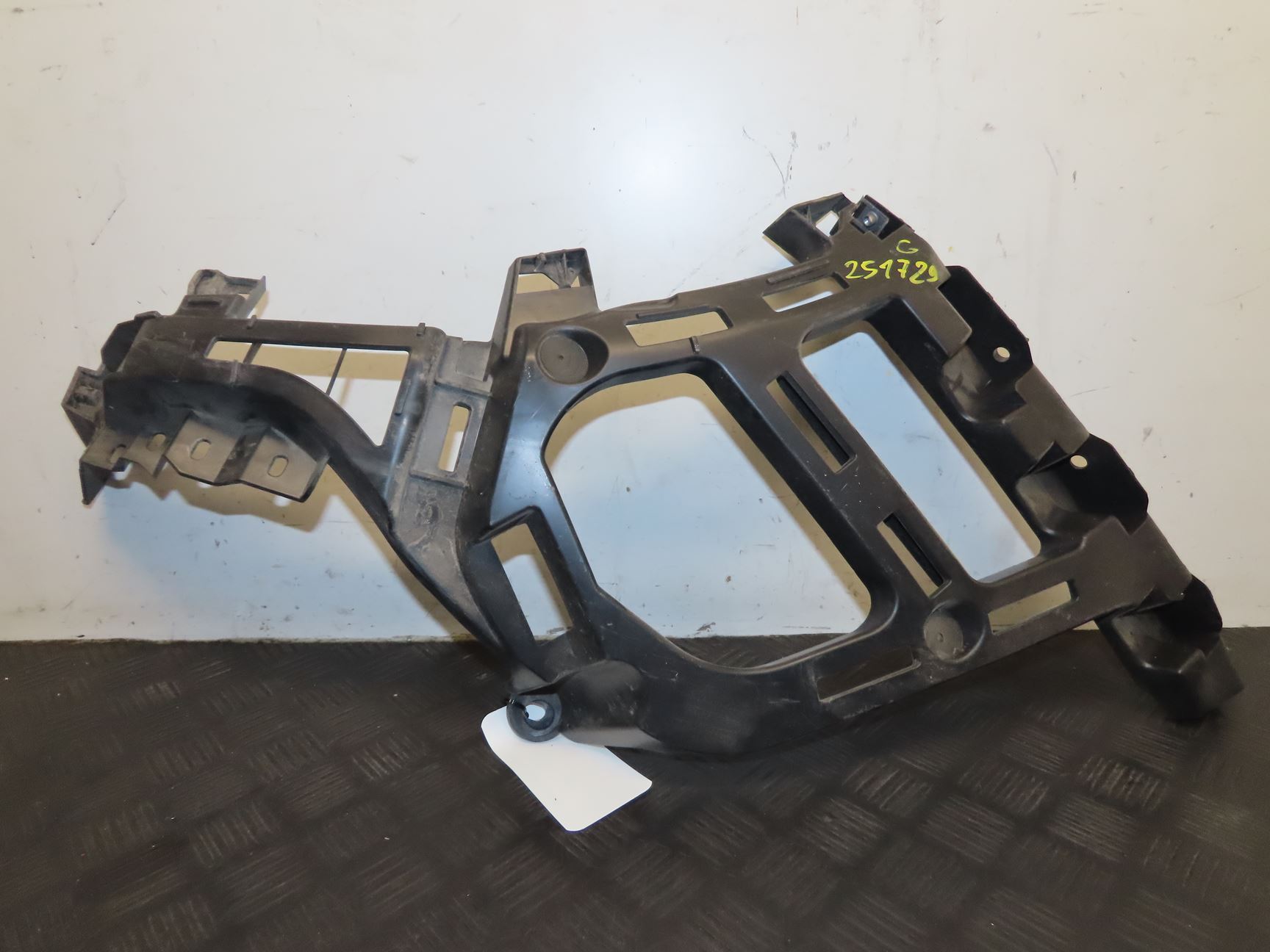 Rear bumper bracket PEUGEOT 3008 II SUV (MC_, MR_, MJ_, M4_) 2.0 ...