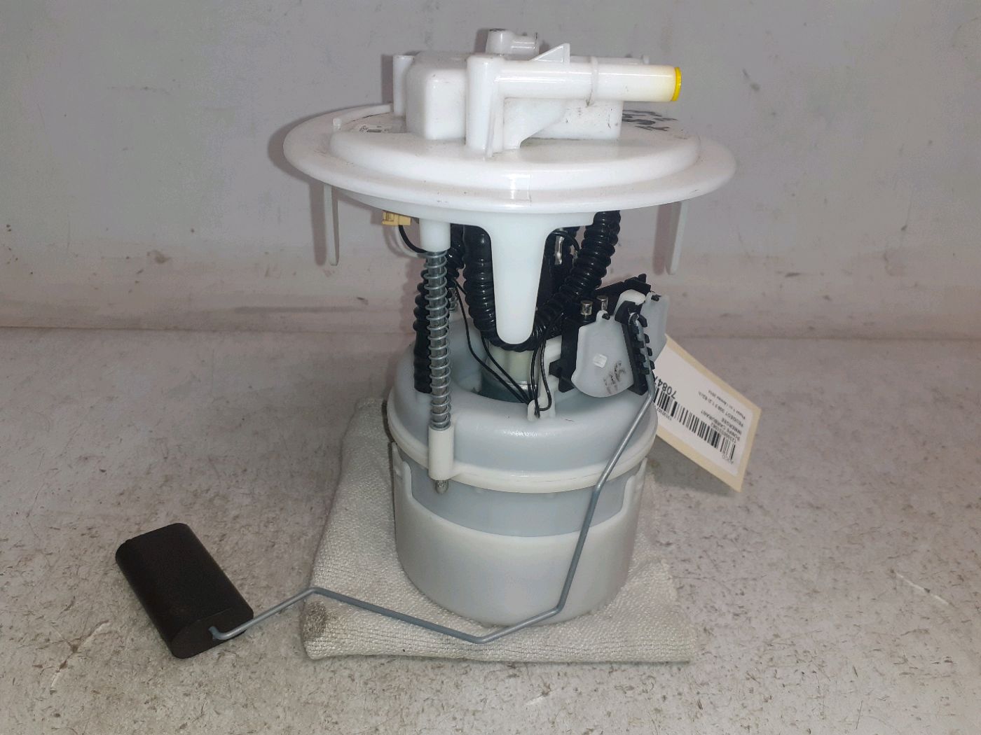 Fuel pump PEUGEOT 308 II (LB_, LP_, LW_, LH_, L3_) 1.2 VTi 72 11016000 ...
