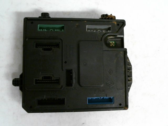 Fuse box RENAULT MEGANE III Hatchback (BZ0/1_, B3_) 1.5 dCi (BZ09, BZ0D ...