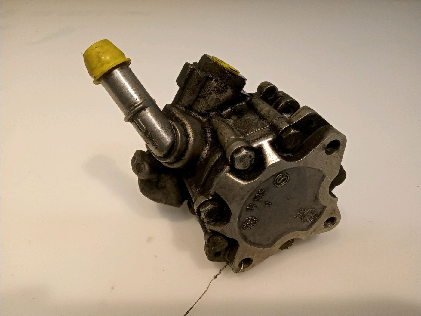 Pompe de direction assistée BMW 1 (E87) 120 d 11100094 | B-Parts