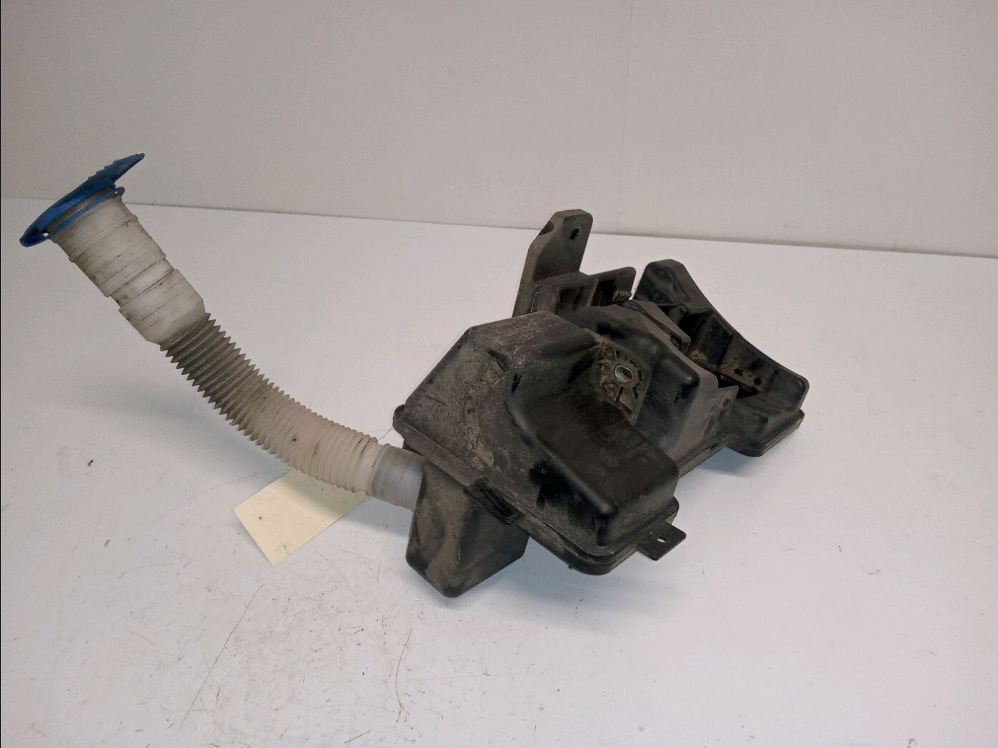 Windscreen washer tank VW TIGUAN (5N_) 2.0 TDI 10145276 | B-Parts