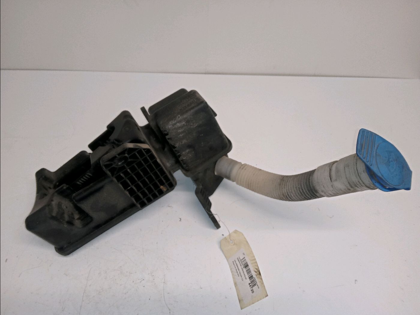 Windscreen washer tank VW TIGUAN (5N_) 2.0 TDI 10145276 | B-Parts