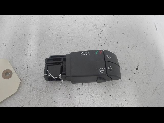 Switch DACIA SANDERO II TCe 90 (B8M1, B8MA, B8AC) 9604462 | B-Parts