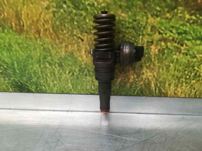 Injector SEAT LEON (1P1) 2.0 TDI 16V 1657972 | B-Parts