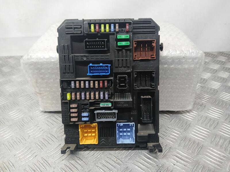 Fuse box CITROËN C3 III (SX) 25604025 | B-Parts