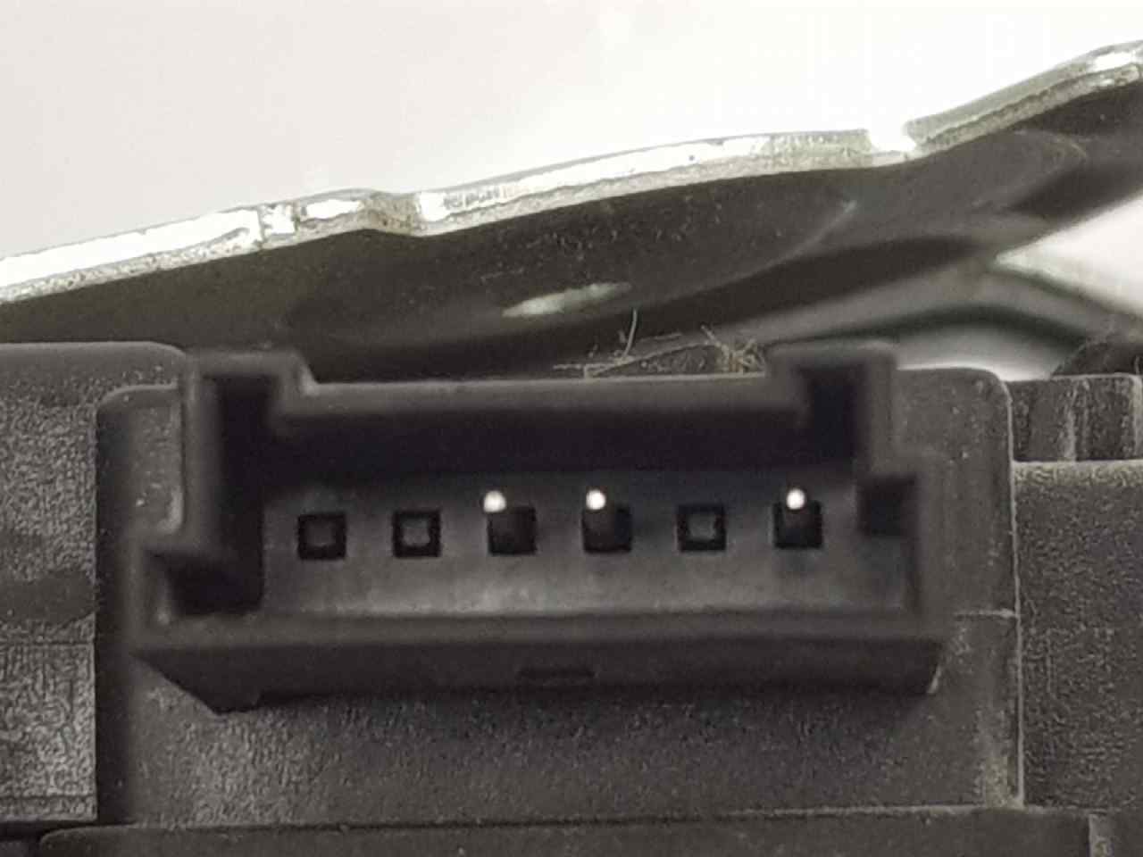 Tailgate lock LAND ROVER DISCOVERY SPORT (L550) 2.0 D 4x4 7125434 | B-Parts