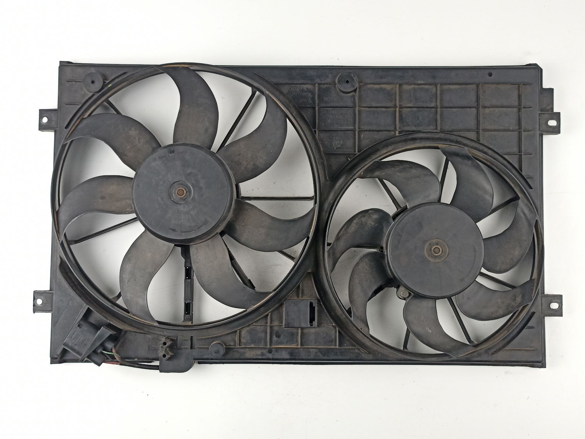 Radiator fan VW GOLF V (1K1) 1.9 TDI 11112381 | B-Parts