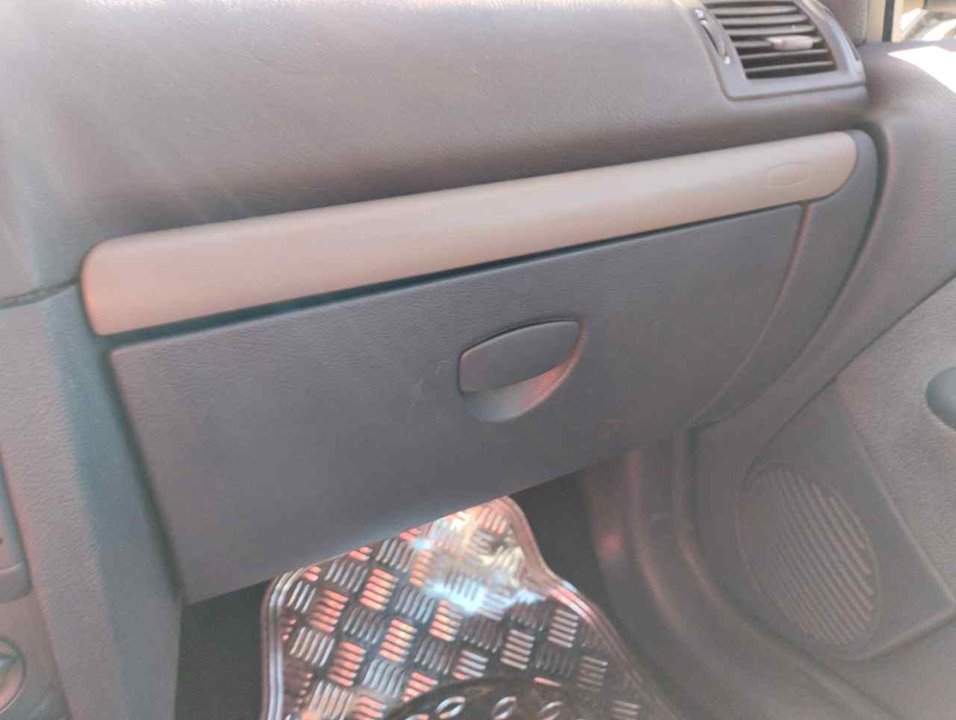 Boîte à gants RENAULT CLIO II (BB_, CB_) 1.2 (BB0A, BB0F, BB10, BB1K, BB28, BB2D, BB2H, CB0A ...