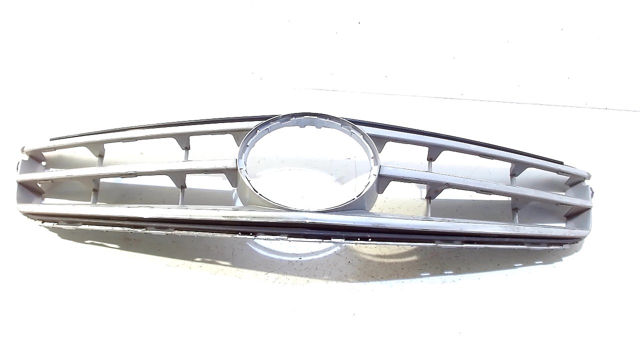 Front grille MERCEDES-BENZ C-CLASS (W204) C 180 Kompressor (204.046 ...