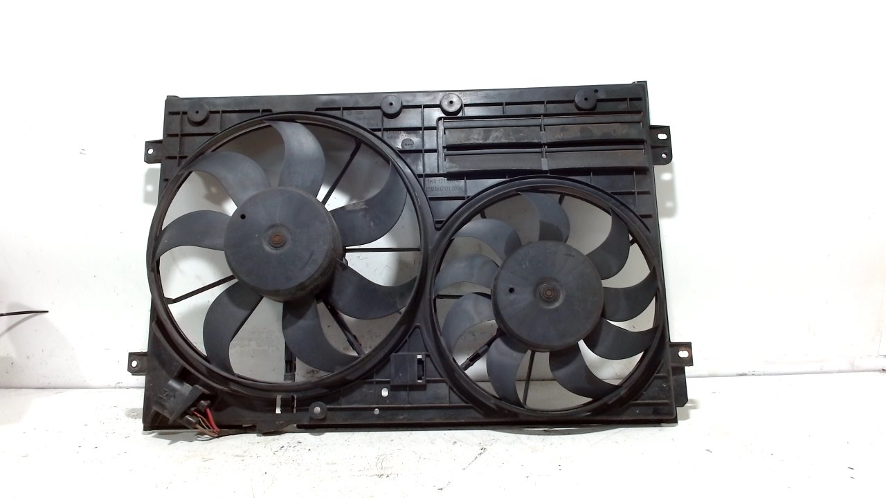 Radiator fan VW TOURAN (1T3) 2.0 TDI 10668892 | B-Parts