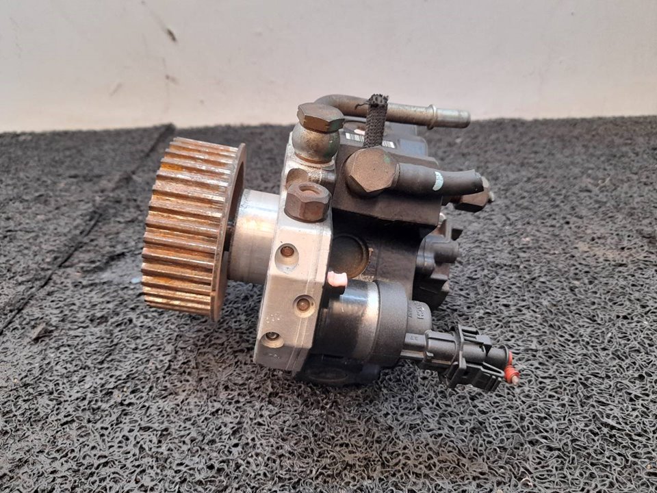 Injection pump CHRYSLER VOYAGER IV (RG, RS) 2.5 CRD 9203857 | B-Parts