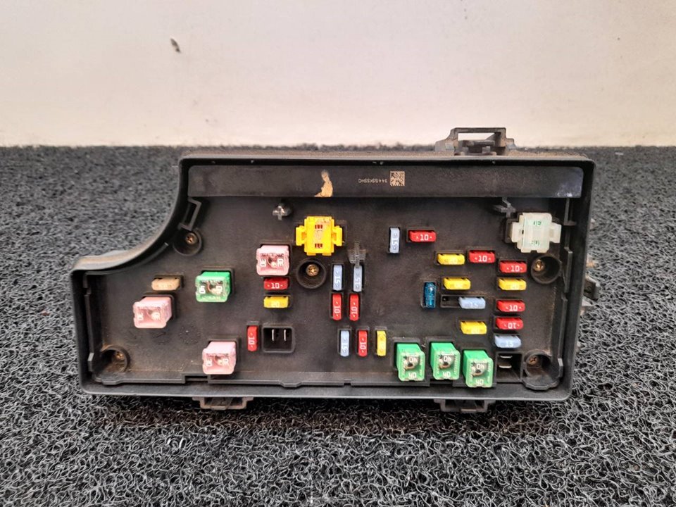 Fuse box DODGE CALIBER 1.8 P04692207AF | B-Parts