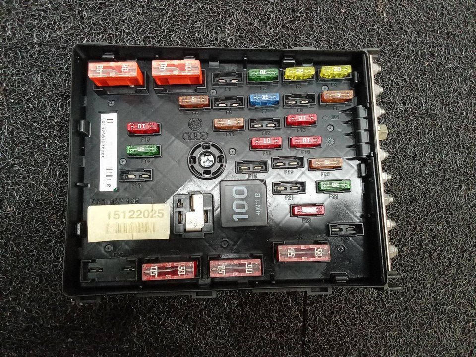 Fuse box VW PASSAT B6 (3C2) 2.0 TDI 16V 8844294 | B-Parts