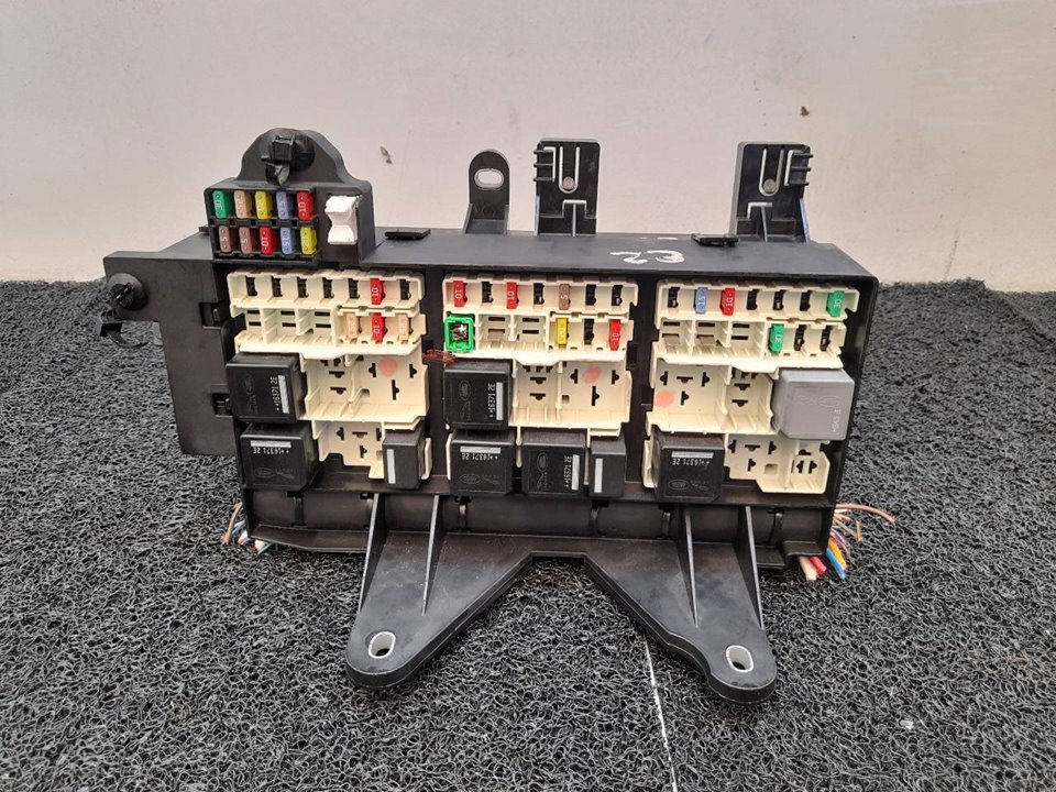 Fuse box JAGUAR XE (X760) 2.0 D 8058149 | B-Parts