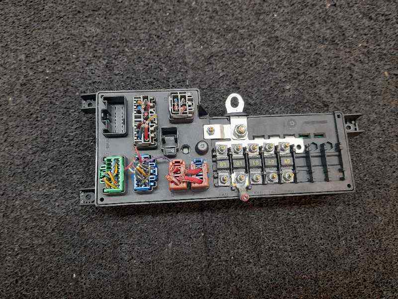 Fuse box VOLVO V70 II (285) 2.4 D5 4424390 | B-Parts