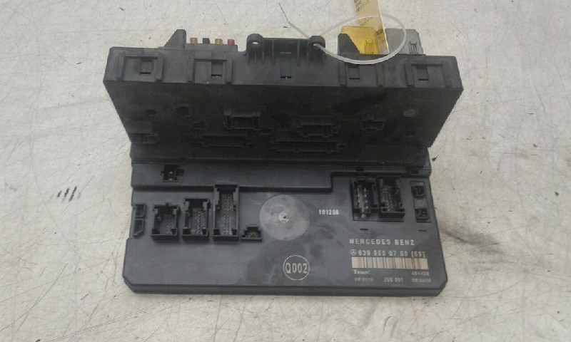 Fuse box MERCEDES-BENZ VITO / MIXTO Van (W639) 110 CDI (639.601, 639. ...
