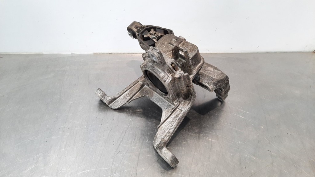 Engine mount MERCEDES-BENZ CLA (C118) AMG CLA 35 4-matic (118.351 ...