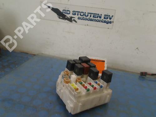 Fuse box TOYOTA RAV 4 II (_A2_) 2.0 4WD (ACA21, ACA20) 11373576 | B-Parts
