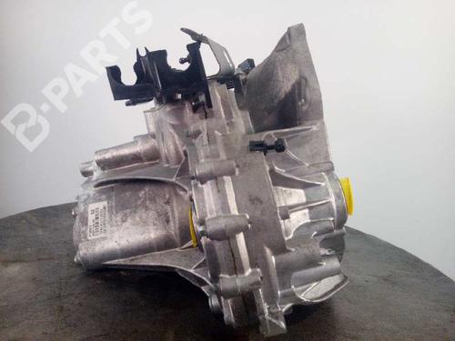 Manual gearbox VOLVO V40 Hatchback (525) D2 4936992 | B-Parts