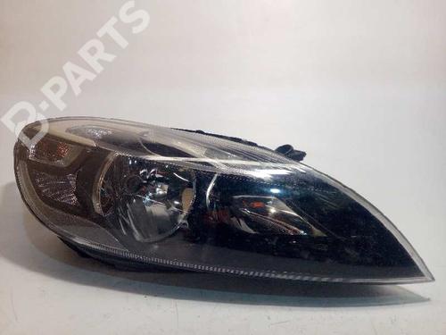 Faro derecho VOLVO V40 Hatchback (525, 526) D2 4936996 | B-Parts