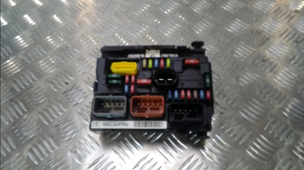 Fuse box PEUGEOT 207 (WA_, WC_) 1.6 HDi 13243338 | B-Parts