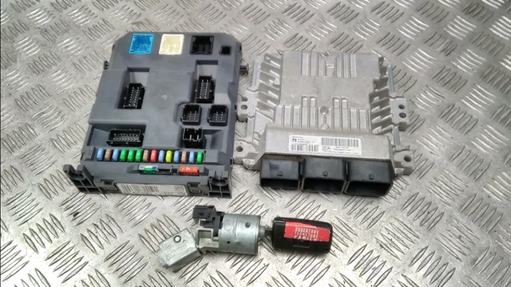 Engine control unit (ECU) PEUGEOT 207 CC (WD_) 1.6 HDi 13512895 | B-Parts