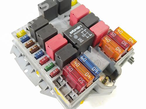 Fuse box ALFA ROMEO 147 (937_) 1.9 JTD (937.AXD1A, 937.BXD1A) 3832923 ...