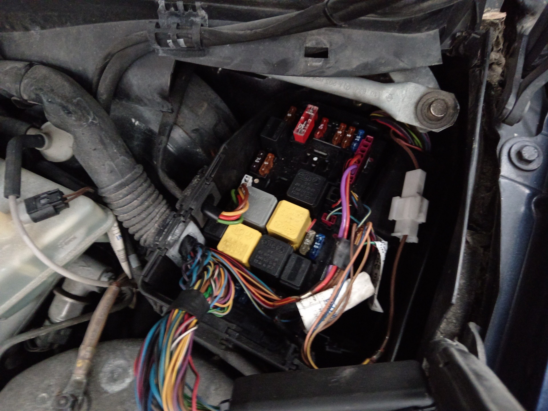 Fuse box MERCEDES-BENZ C-CLASS (W203) 17911869 | B-Parts