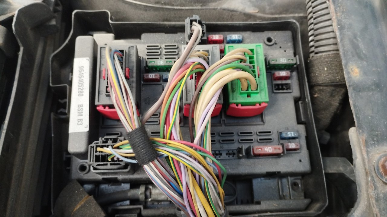 Fuse box PEUGEOT 206 CC (2D) 1.6 16V (2DNFUF, 2DNFUR) 11133508 | B-Parts