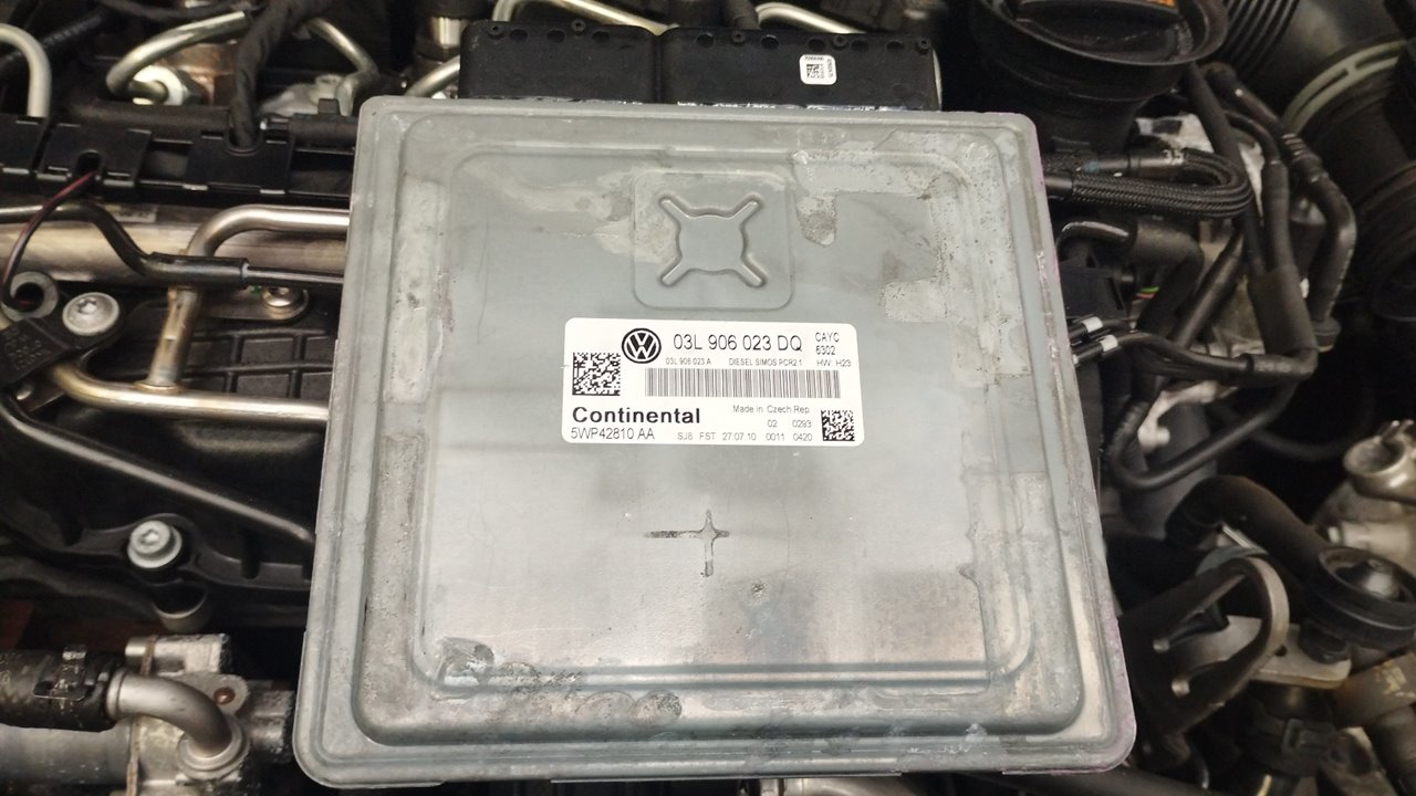 Engine control unit (ECU) VW GOLF VI (5K1) 1.6 TDI 11754028 | B-Parts