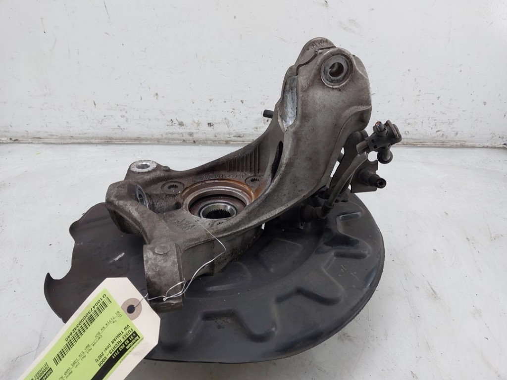 Right front steering knuckle VW TIGUAN (AD1, AX1) 1.4 eHybrid 30845436 ...